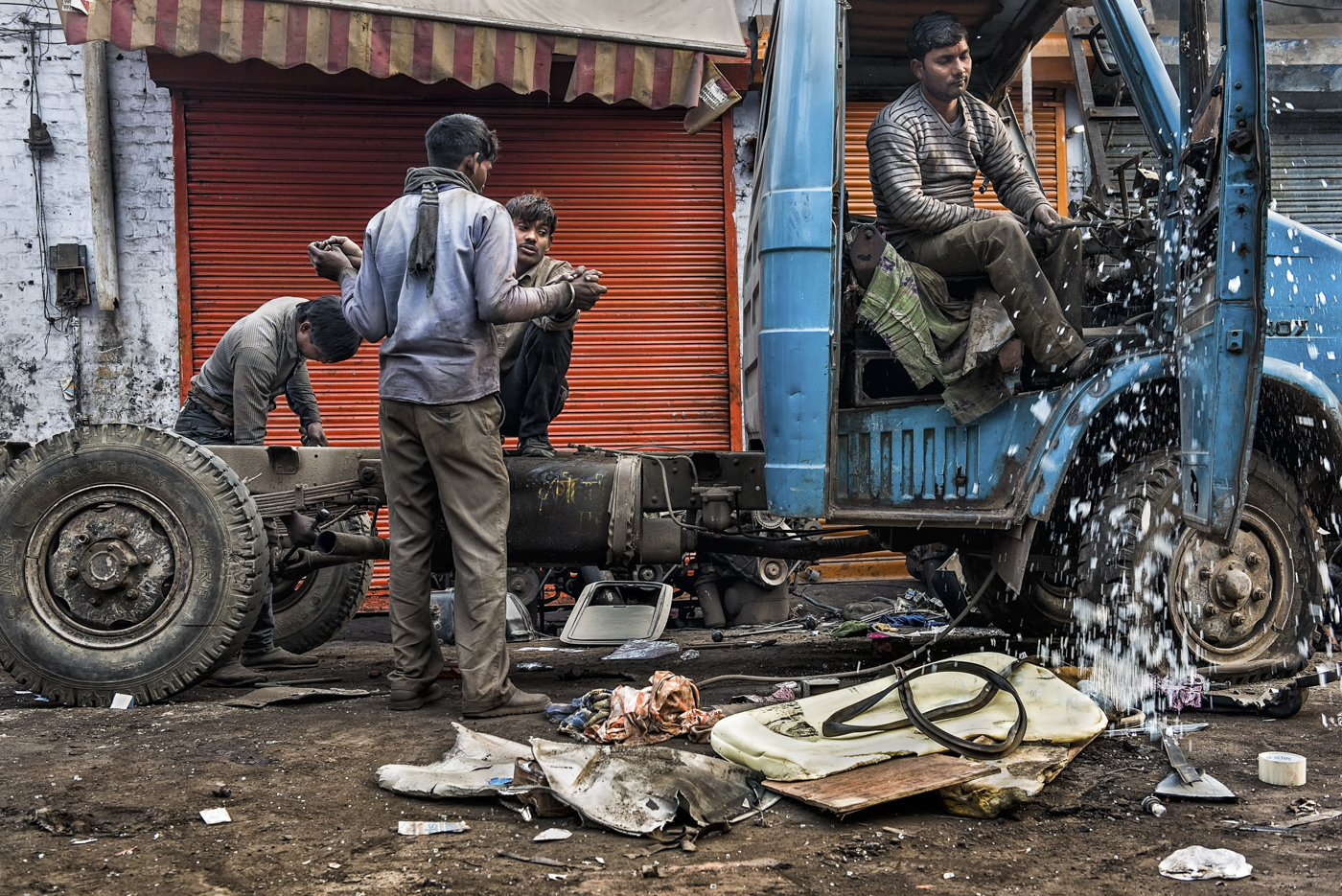 Mayapuri Scrap Market Photos by Woman Photojournalist Saumya Khandelwal