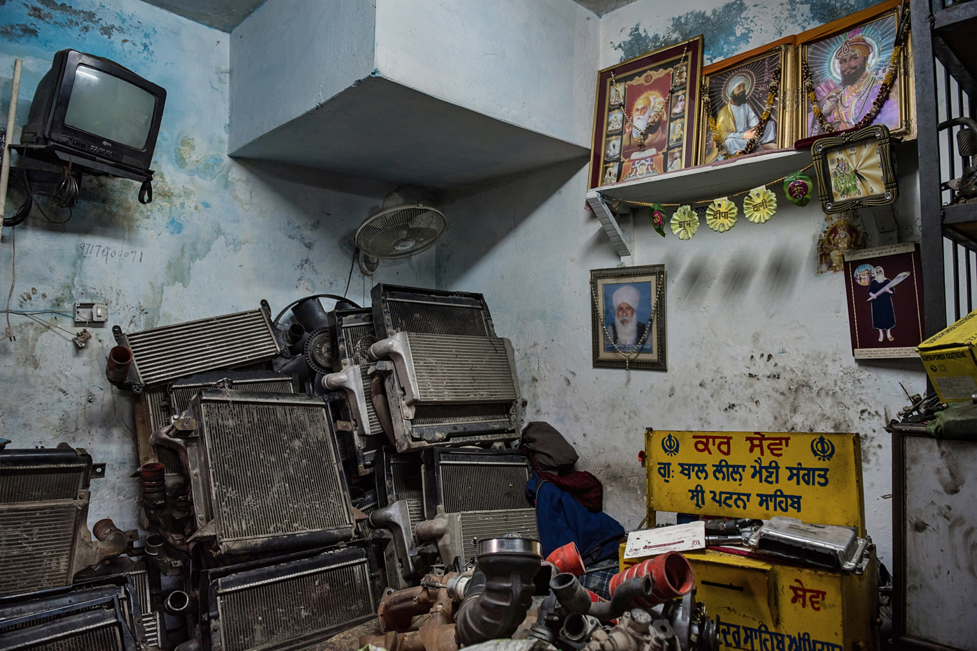 Mayapuri Scrap Market Photos by Woman Photojournalist Saumya Khandelwal